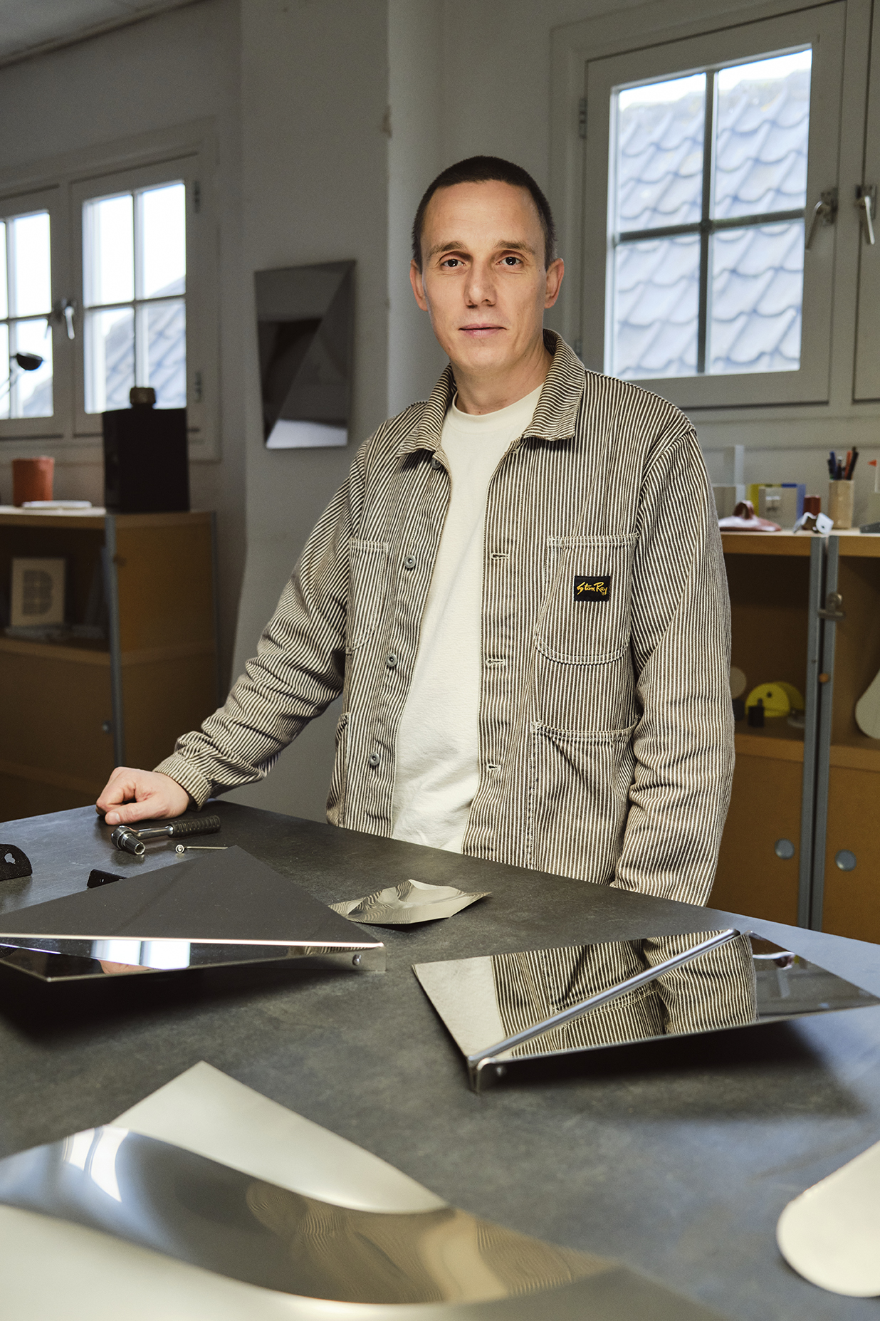 Gaze Mirror — a play between reflection and material