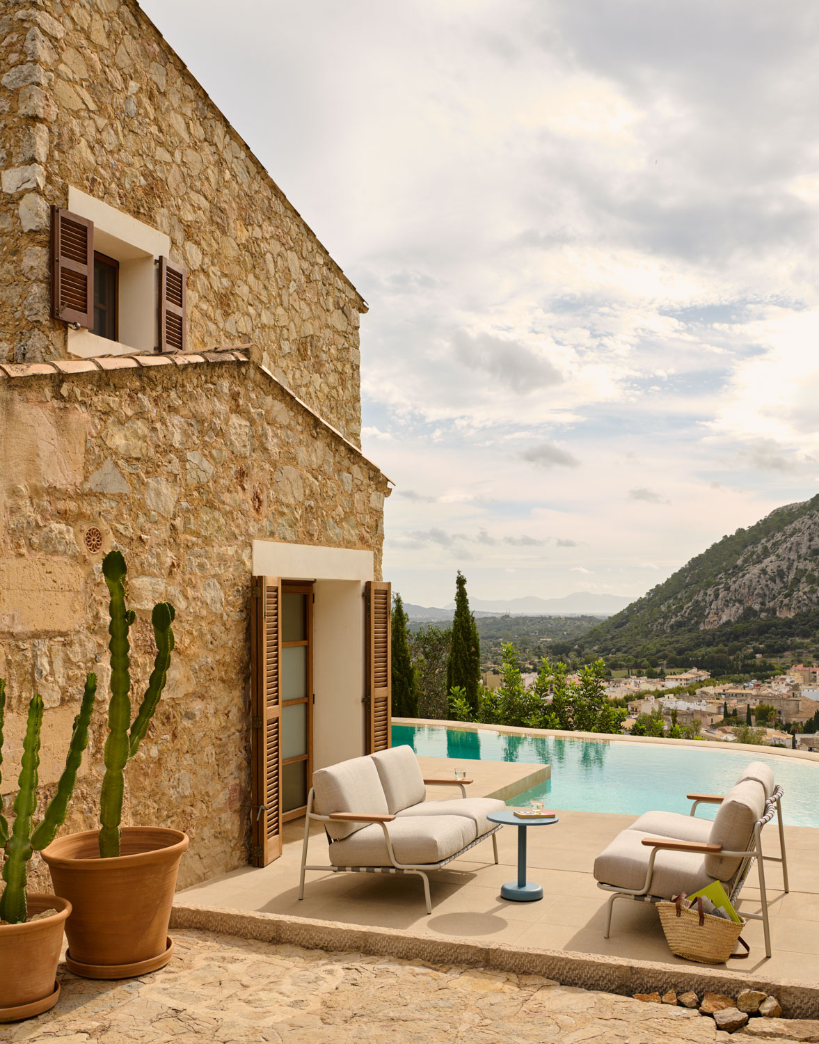 Settle Outdoor Family